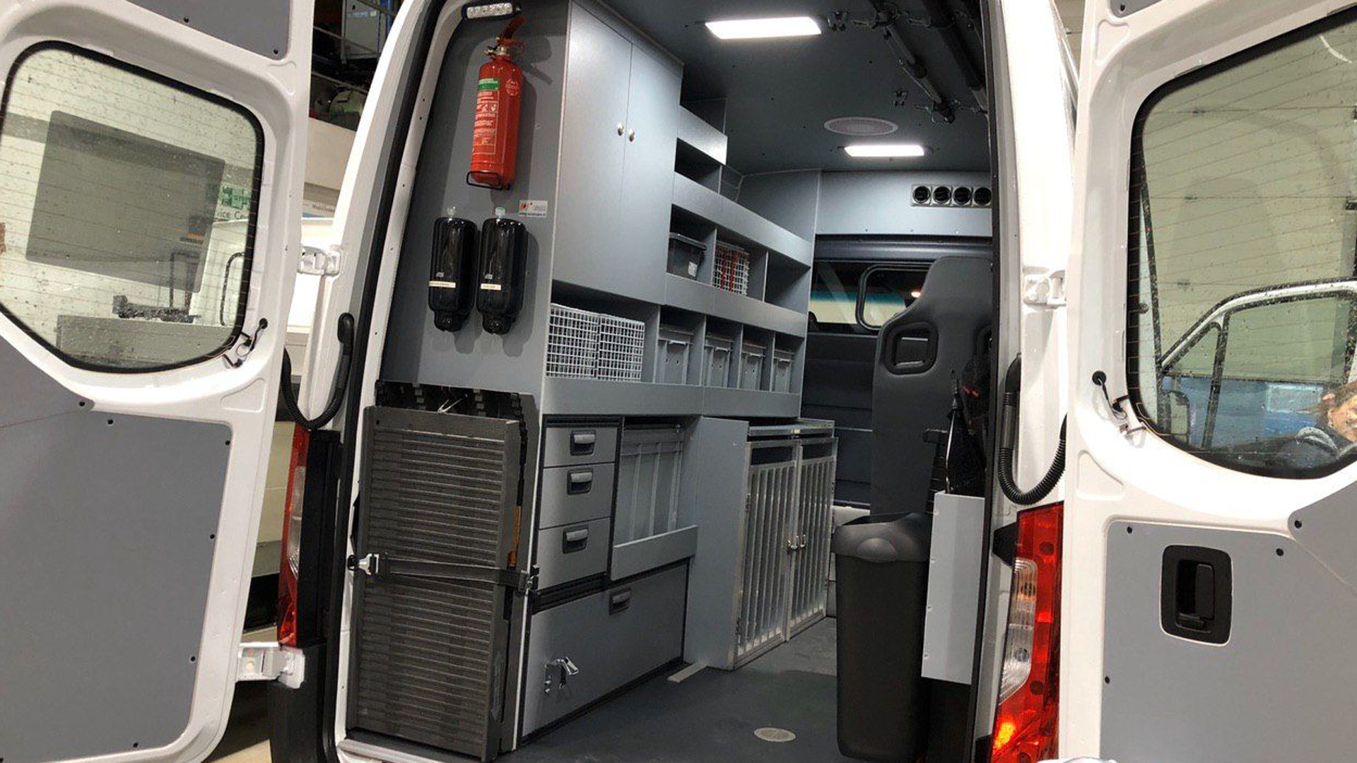 Nieuwe inrichting dierenambulance komt uit Kolham: 'Echte vooruitgang ...